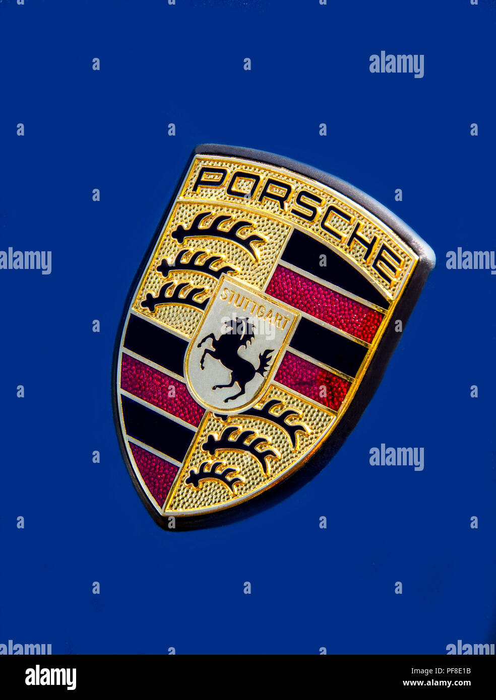 Porsche badge hi-res stock photography and images - Alamy