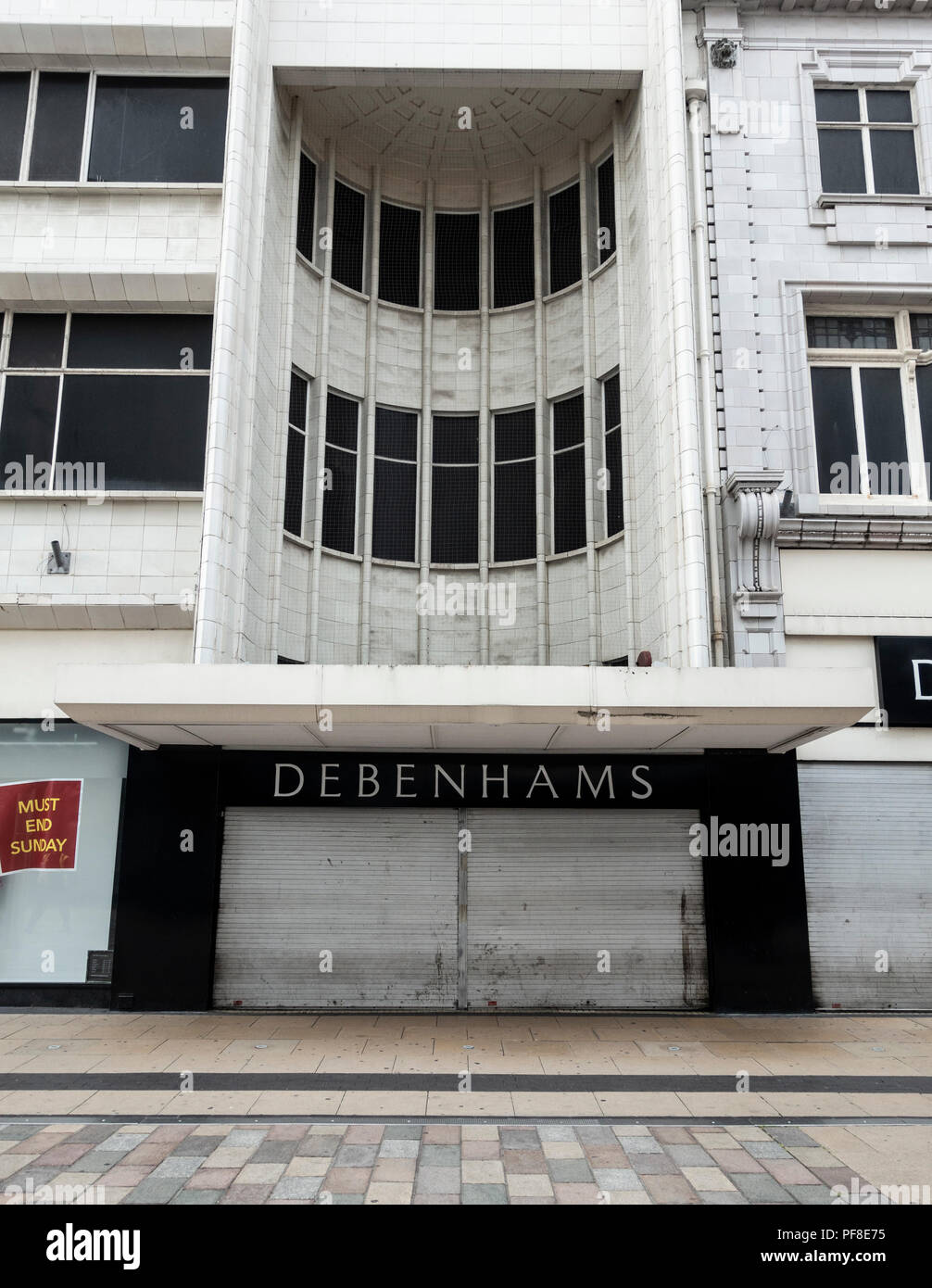 Debenhams exterior hi-res stock photography and images - Alamy