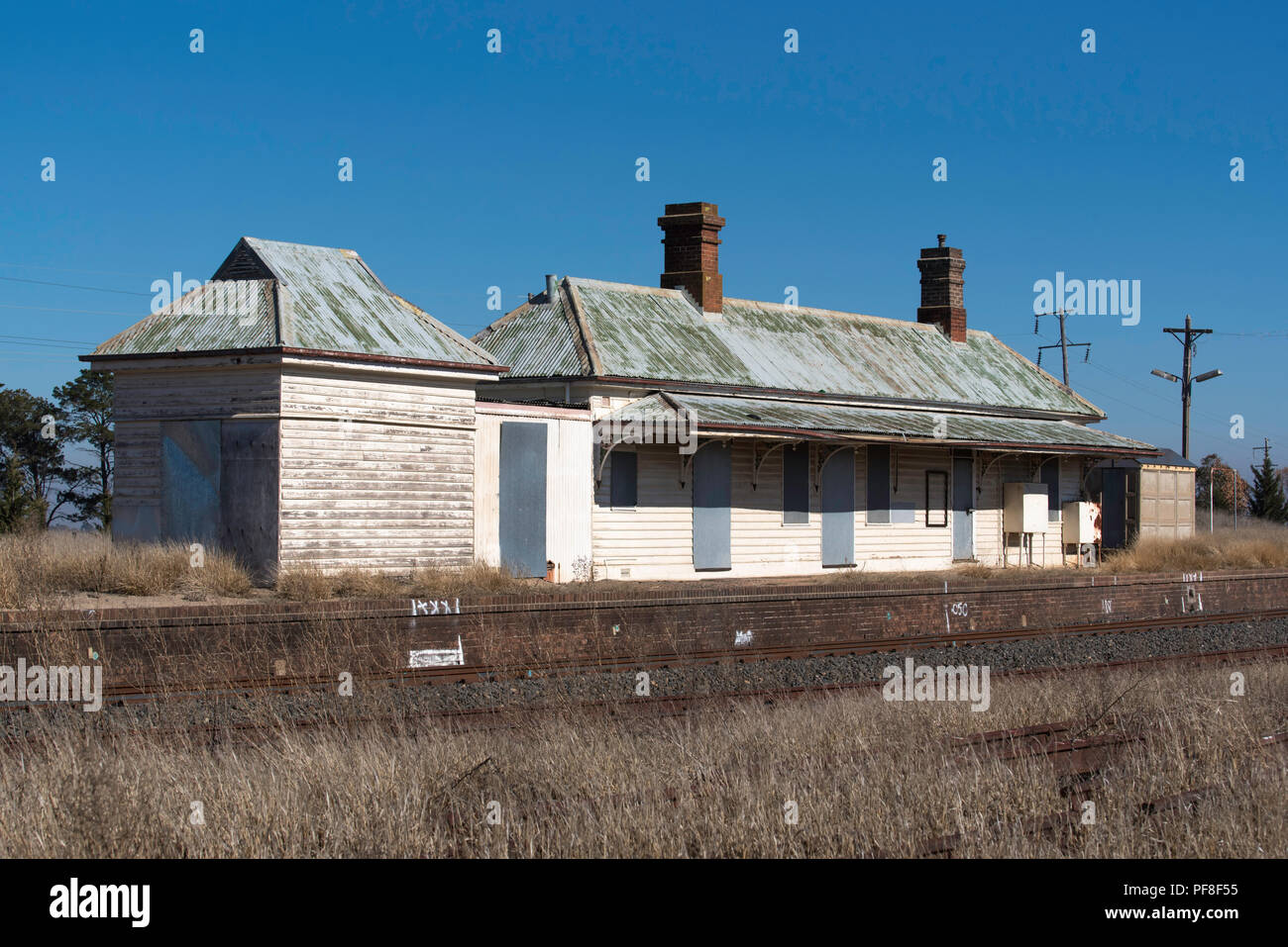 Closed railway stations hi-res stock photography and images - Alamy