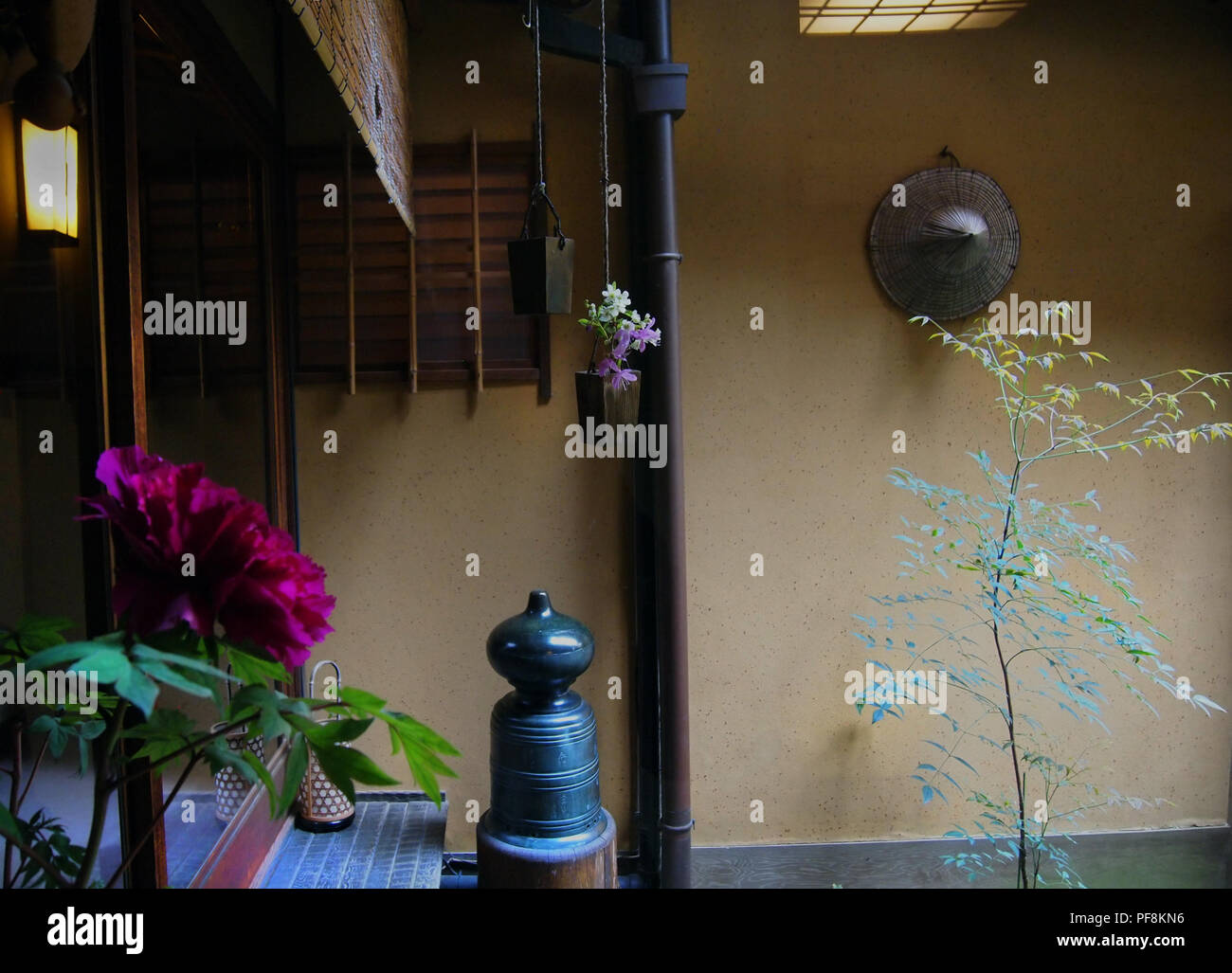Japanese traditiona architecture hi-res stock photography and images ...