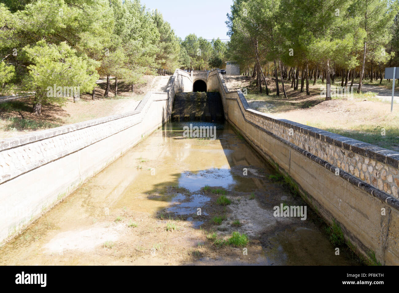 The inlet channel for filling the Presa de los Bermejales reservoir ...