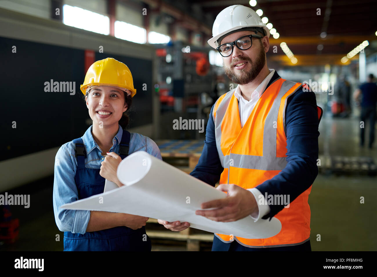 Female engineers smiling hi-res stock photography and images - Alamy