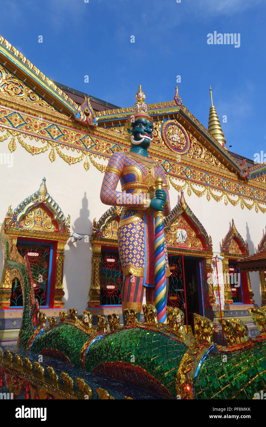 Sculpture at the Thai temple Wat Chayamangkalaram on island Penang ...