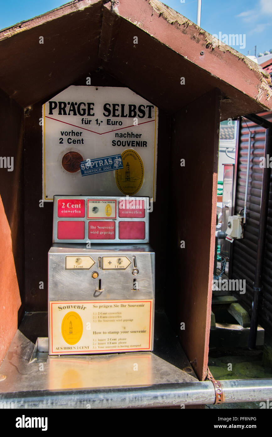 Coin slot in vending machine hi-res stock photography and images - Alamy