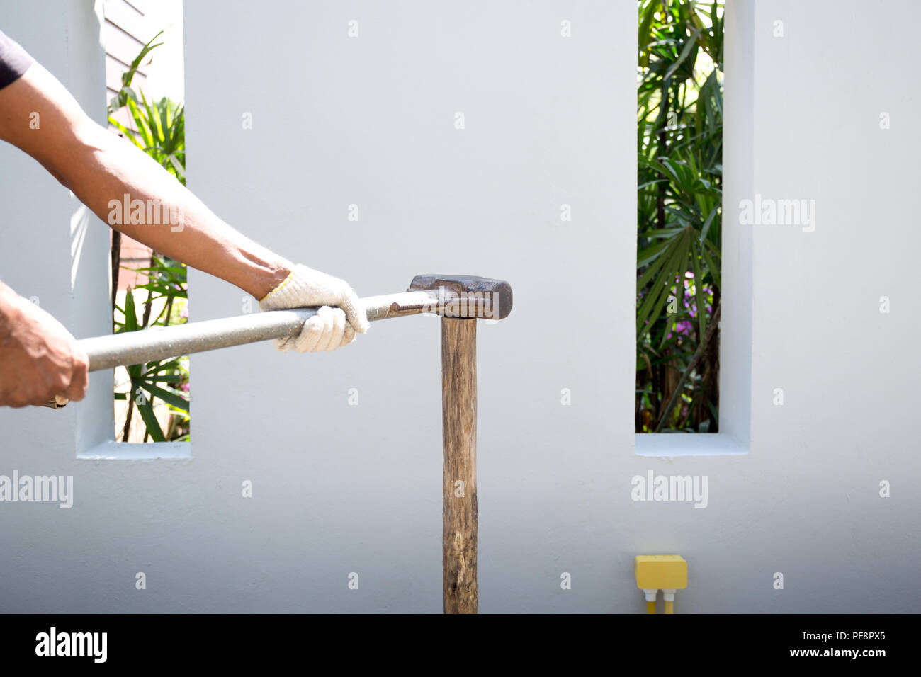 Hammer fence hi-res stock photography and images - Alamy