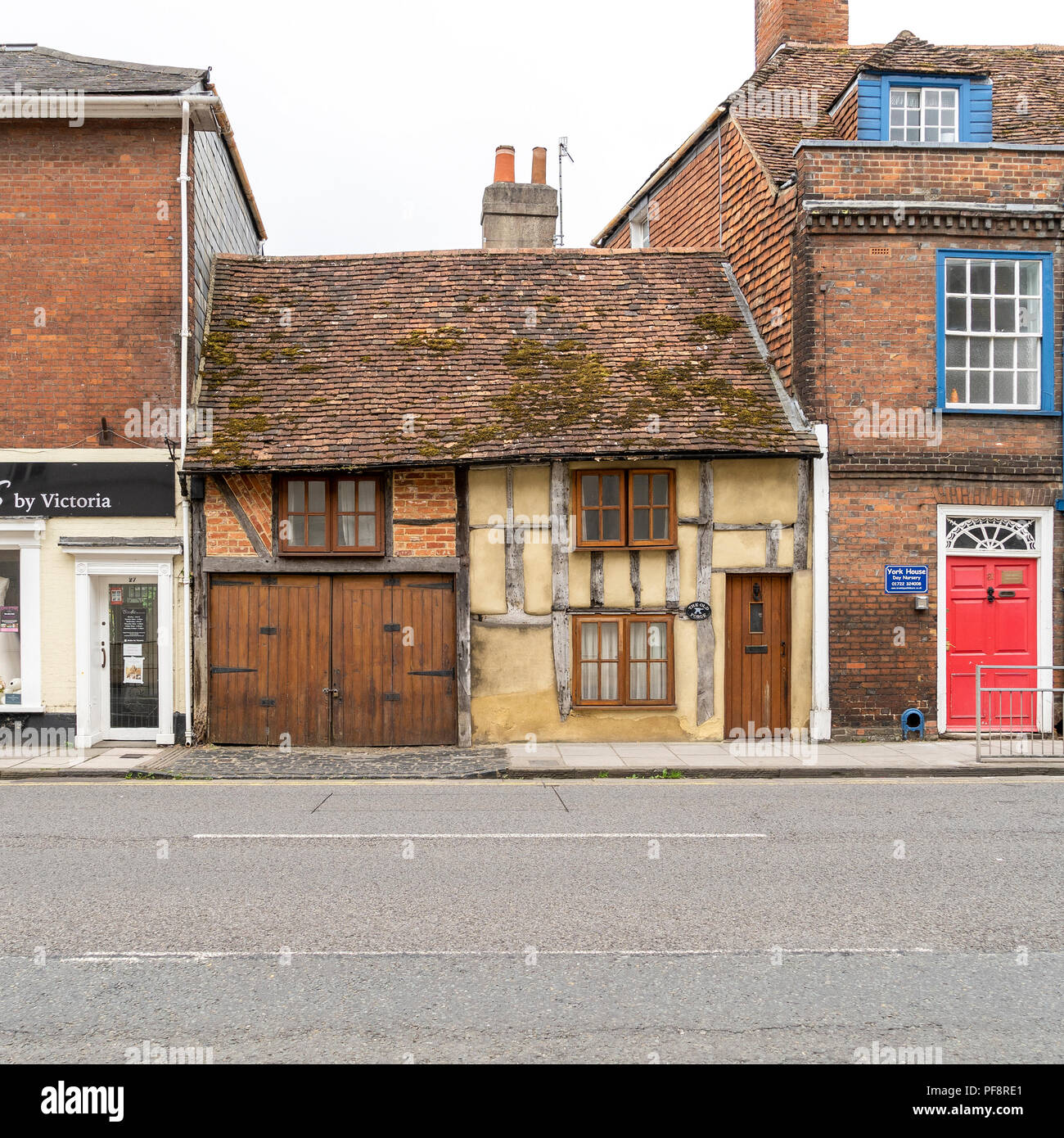 Tudor style buildings hi-res stock photography and images - Alamy