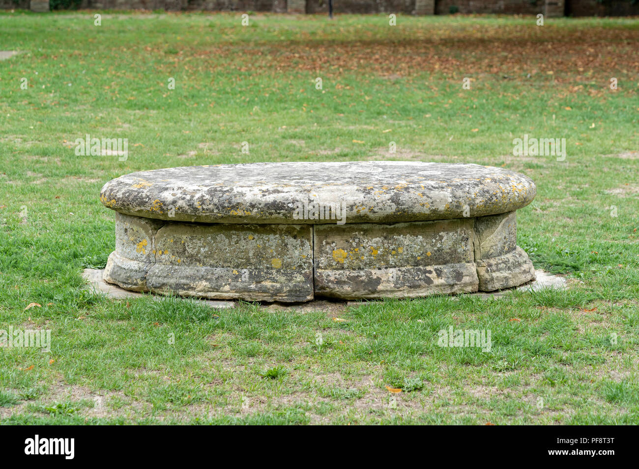Unusual burial marker hi-res stock photography and images - Alamy