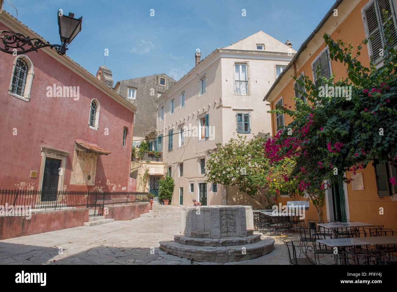 Old Venetian well in Kramasti square, Kerkyra, Corfu town, Corfu ...