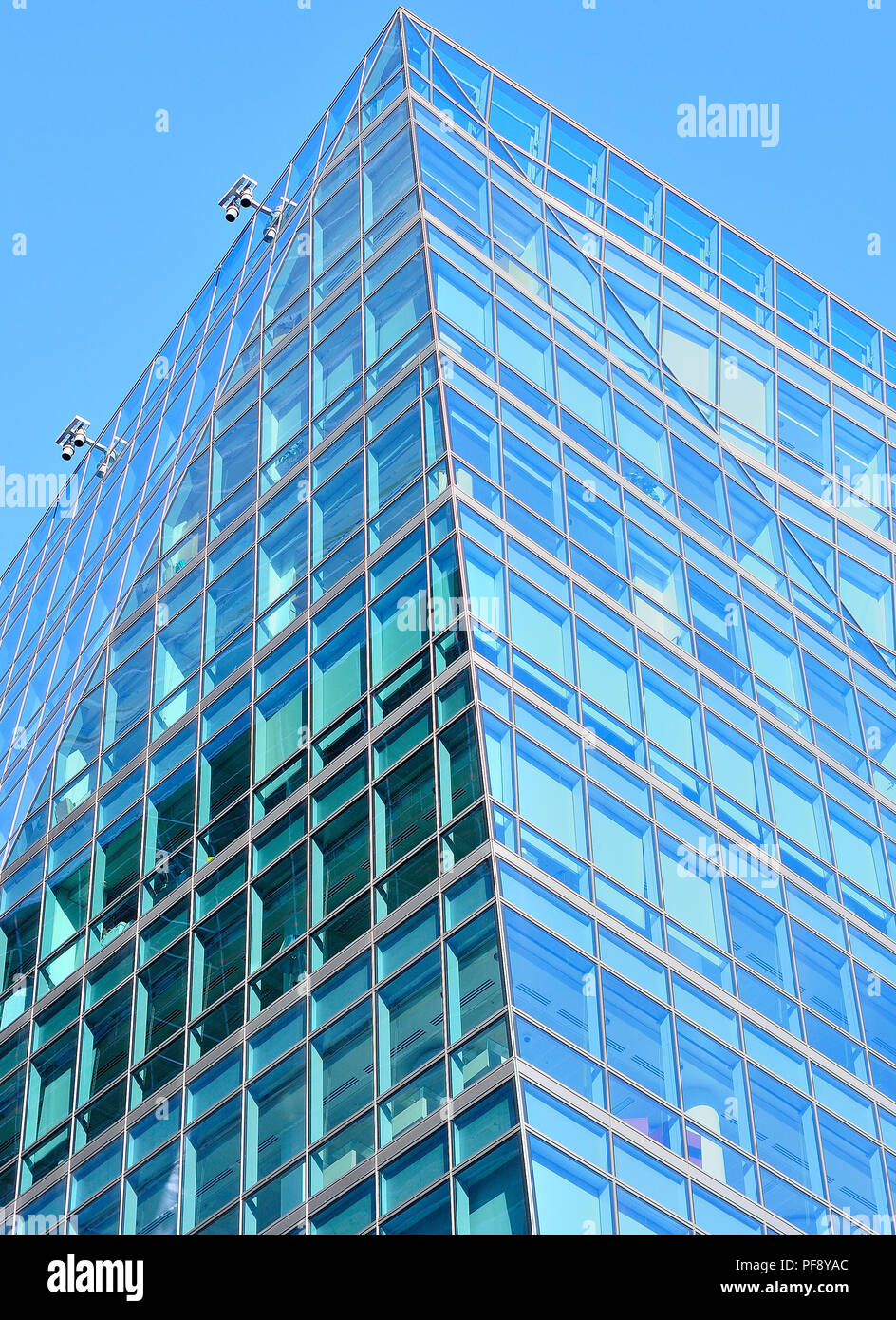 London reflection building day light hi-res stock photography and ...