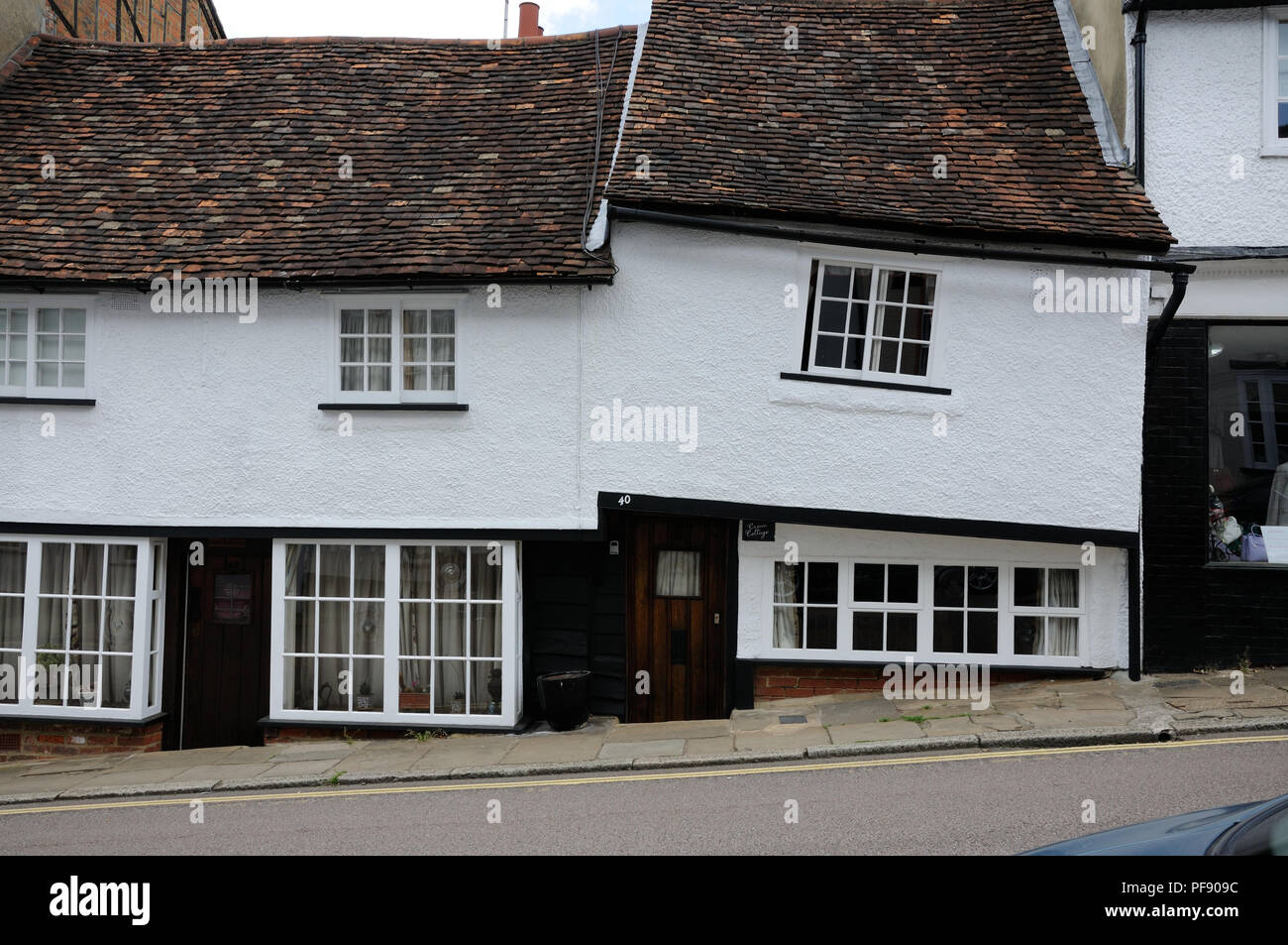 Crown Cottage, Fore Street, Hatfield, Hertfordshire, has an overhanging ...