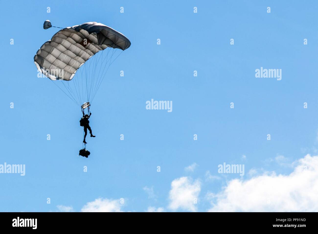 Multinational halo jump hi-res stock photography and images - Alamy
