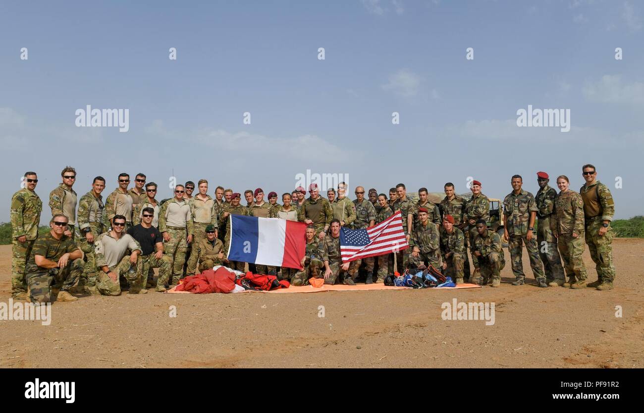 Service members from the French Armed Forces, Camp Lemonnier and ...