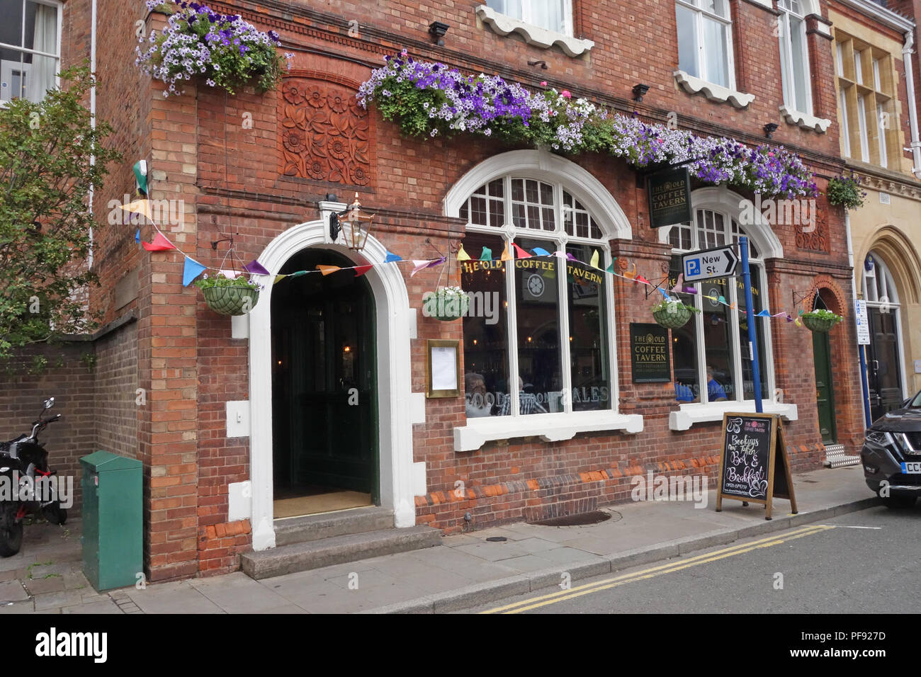 The busy market town Centre of Warwick, Warwickshire Stock Photo - Alamy