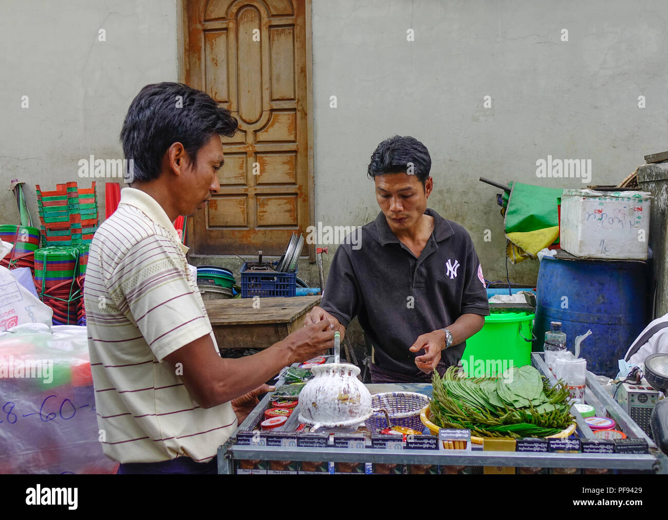 Stack of betel leaf hi-res stock photography and images - Alamy