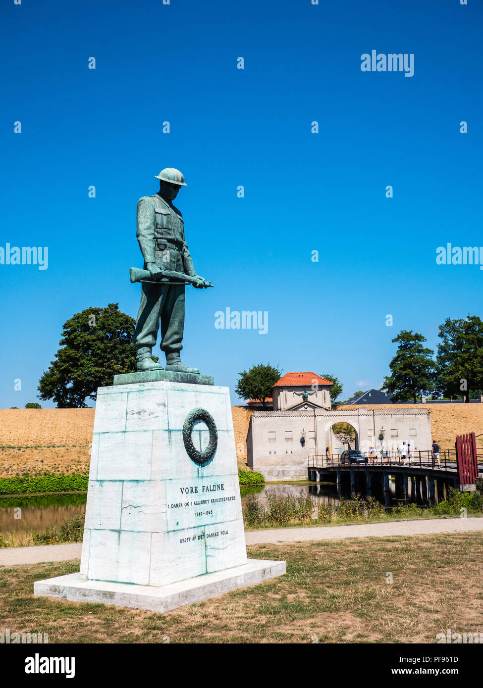 Pomnik vore faldne hi-res stock photography and images - Alamy