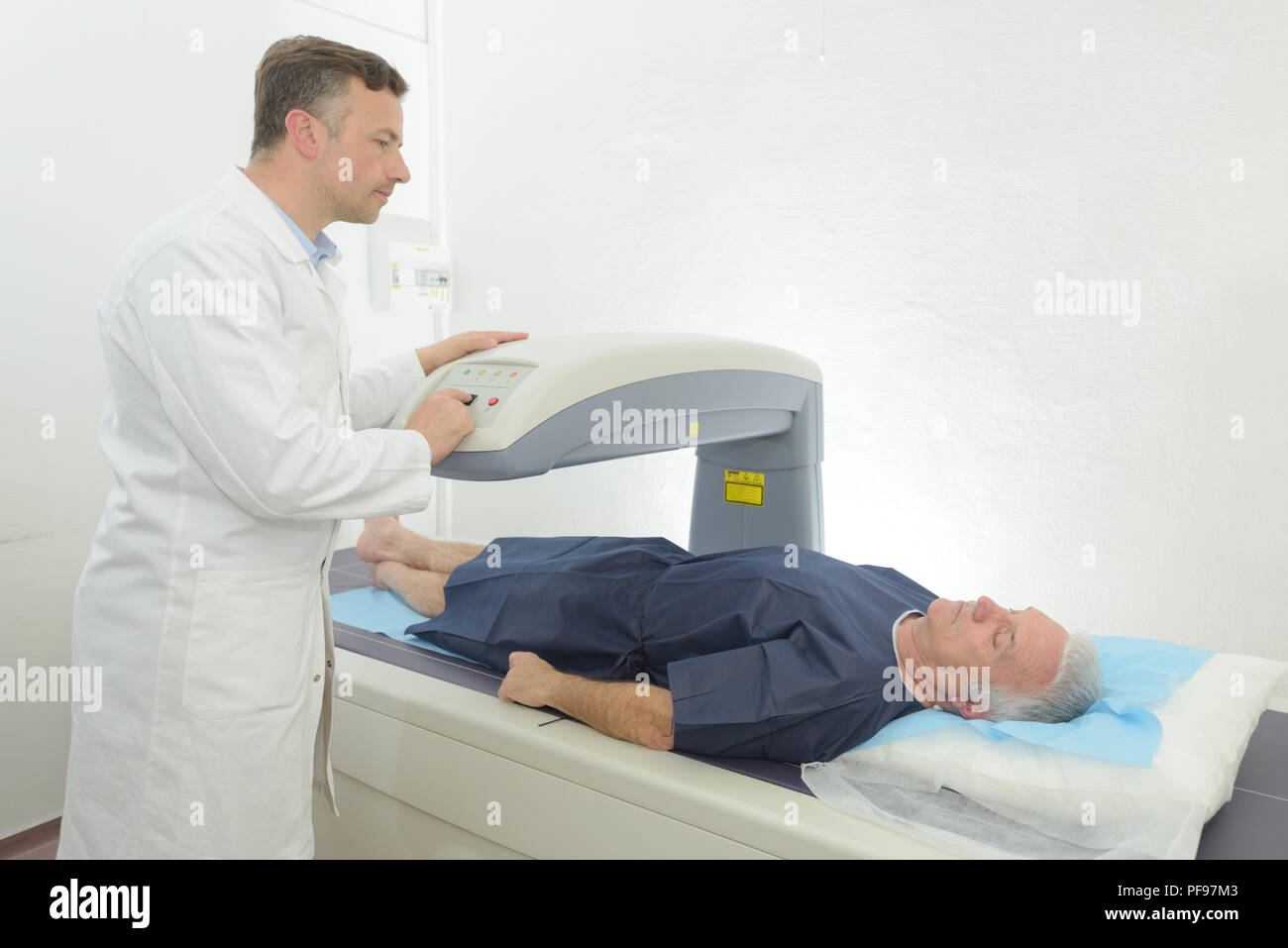patient on a scan machine in hospital room Stock Photo - Alamy
