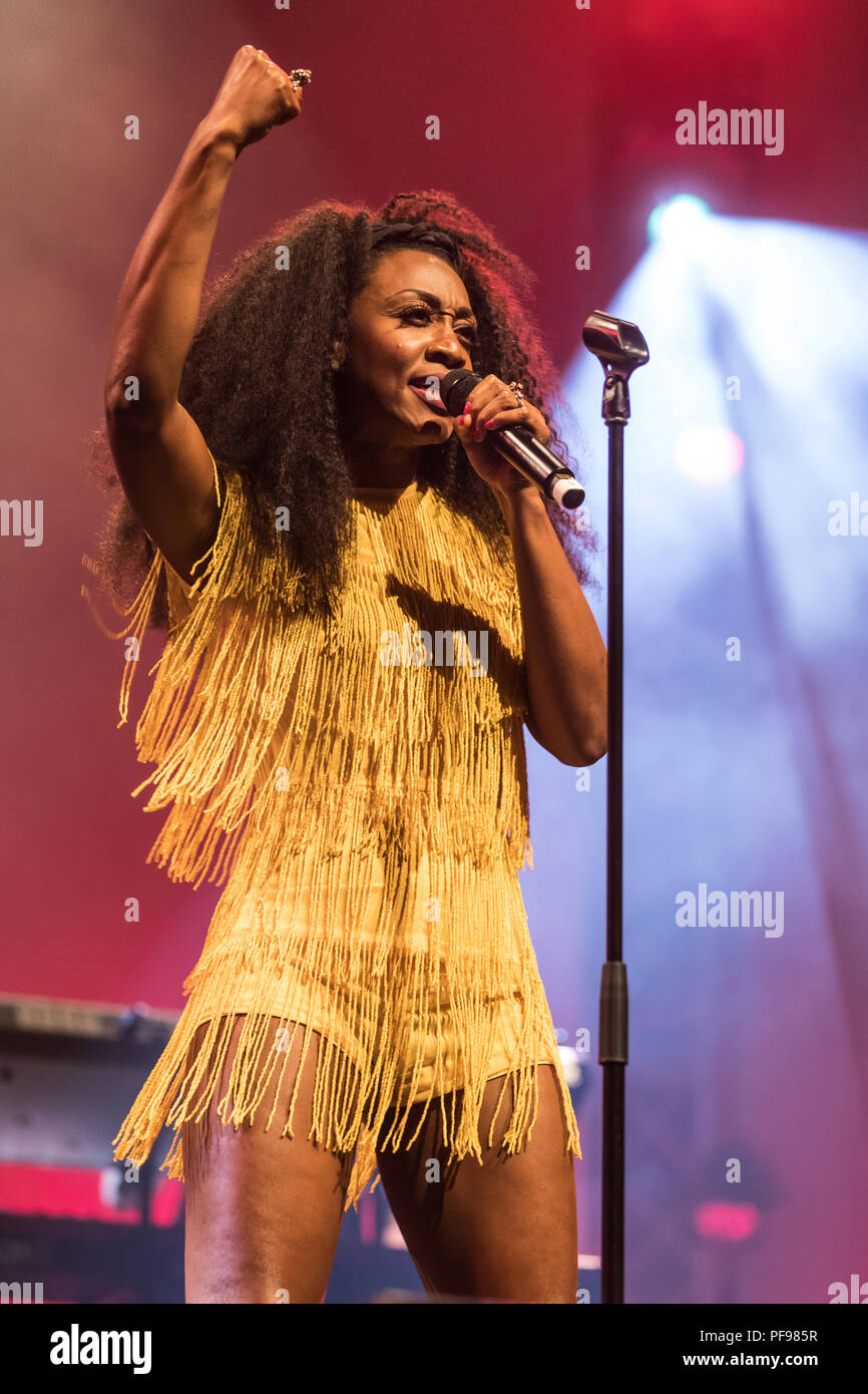 Soul singer beverley knight hi-res stock photography and images - Alamy