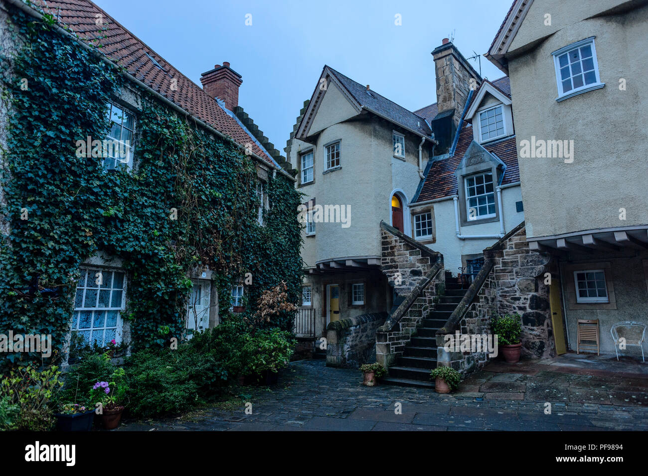 Traditional houses in Edinburgh Stock Photo - Alamy