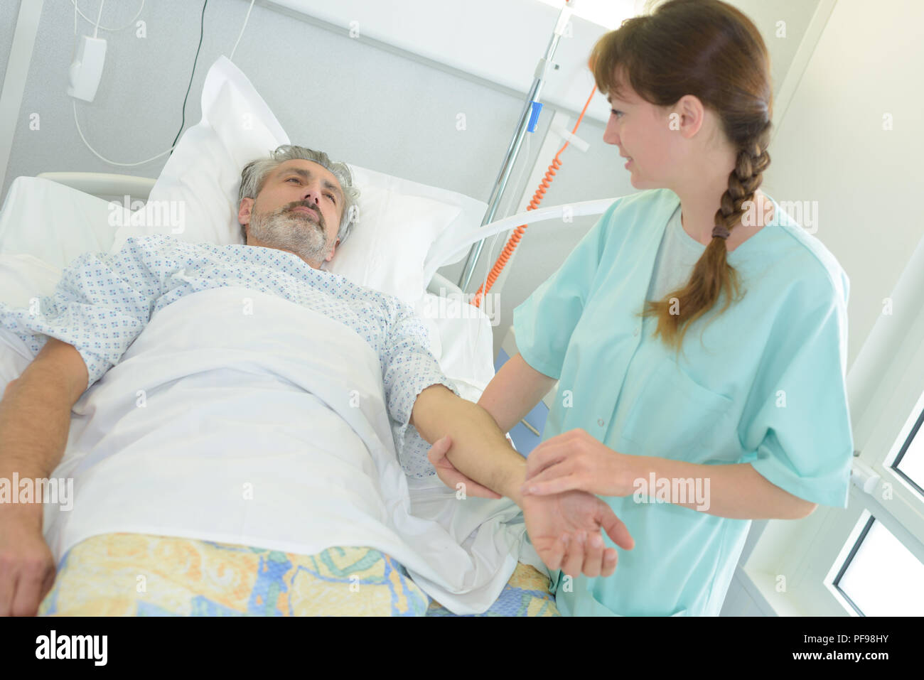 Taking pulse nurse hi-res stock photography and images - Alamy