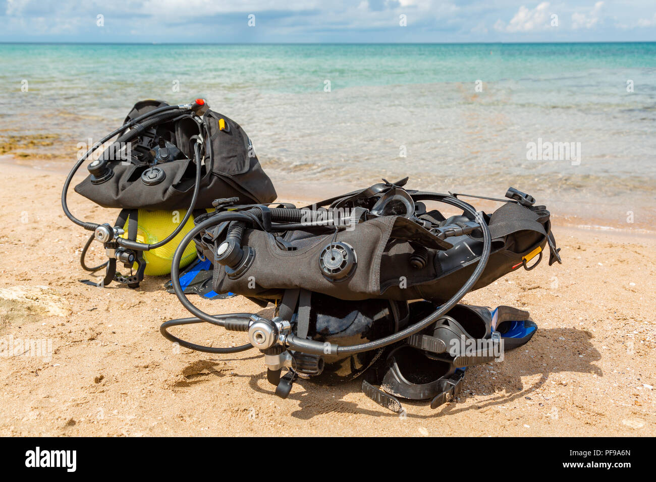 Scuba diver diving snorkel oxygen tank mask hi-res stock photography ...