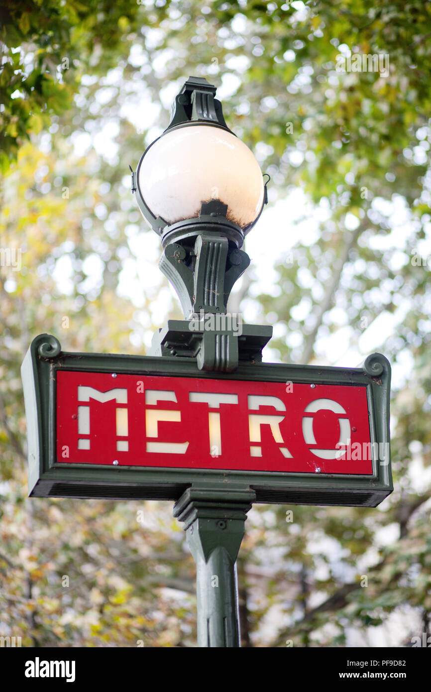 Leafy green background hi-res stock photography and images - Alamy