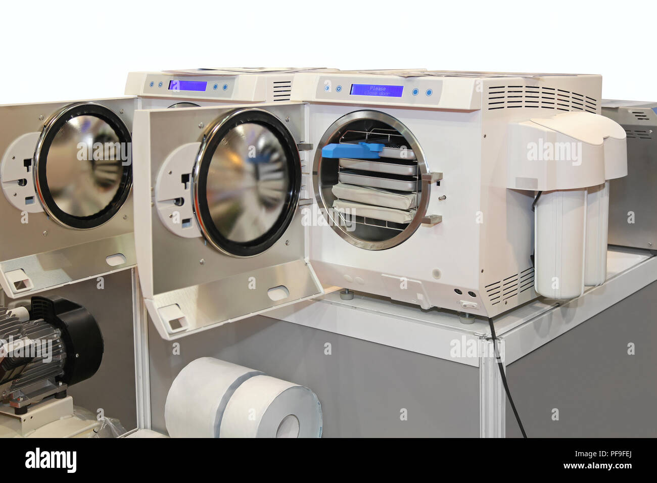 Modern front loading autoclave sterilization unit with pressure chamber ...