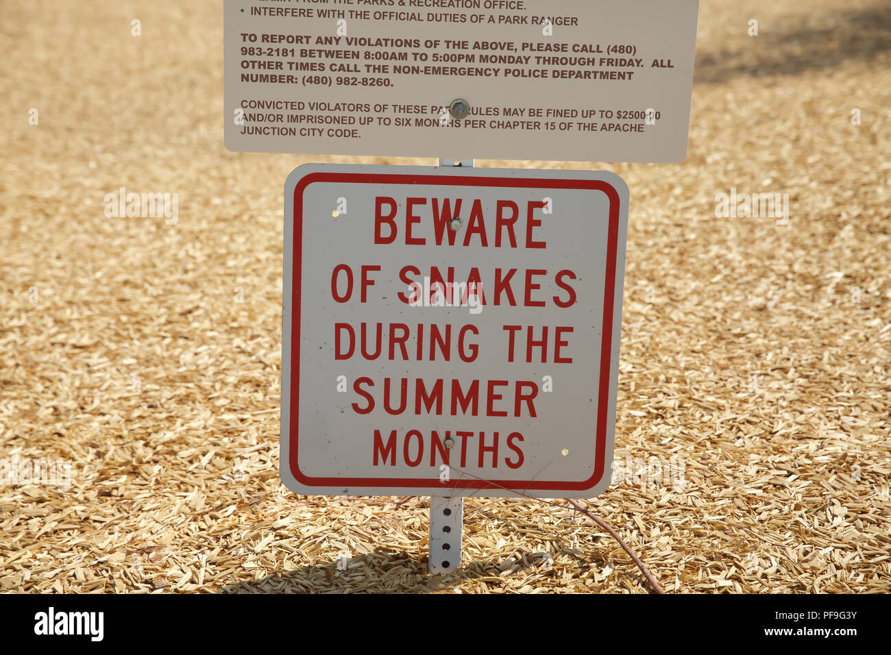 Snakes trail sign hi-res stock photography and images - Alamy