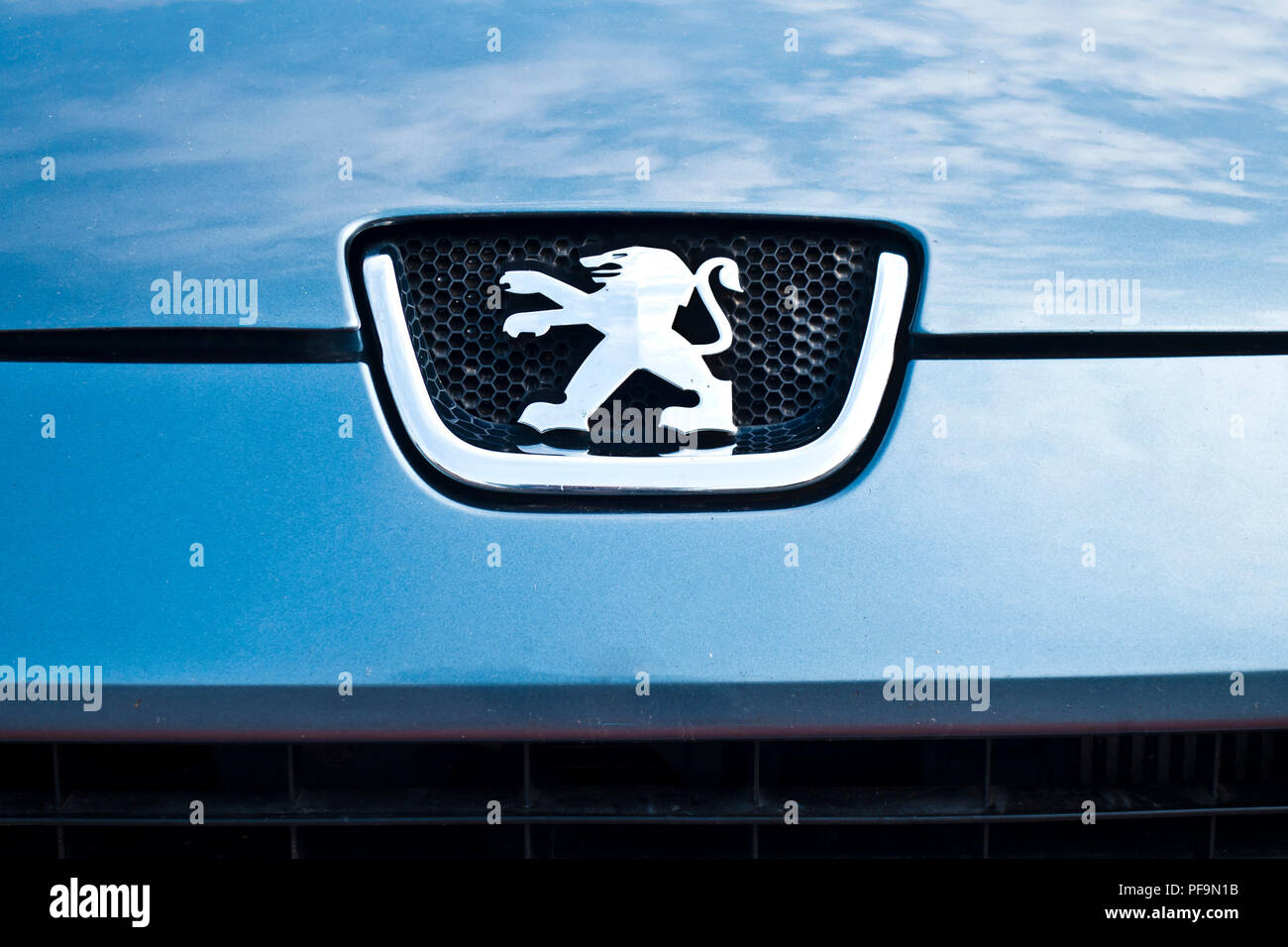 Renault logo hi-res stock photography and images - Alamy