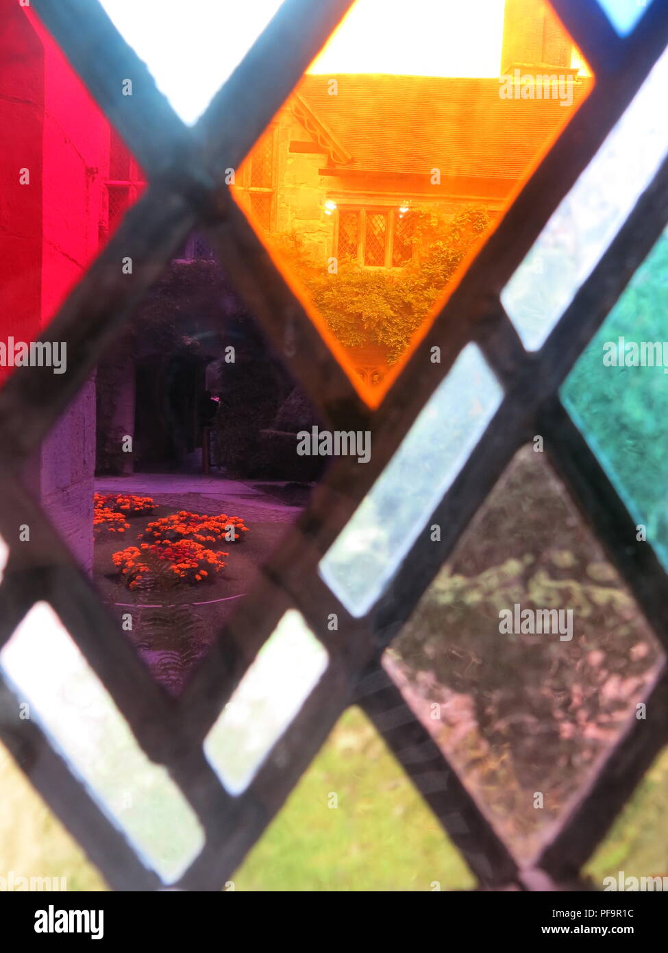 Diamond window panes hi-res stock photography and images - Alamy