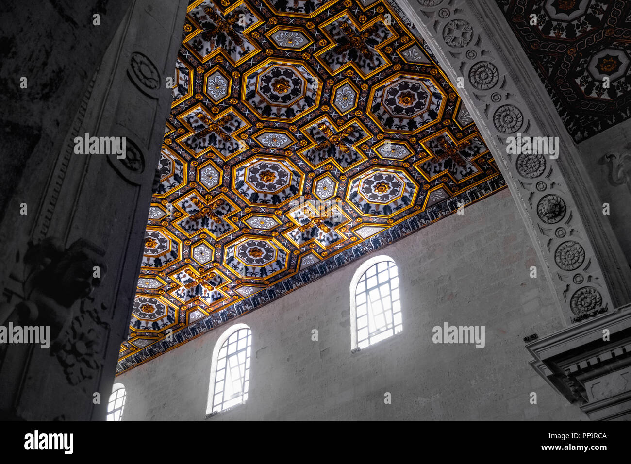 Gold ceiling hi-res stock photography and images - Alamy