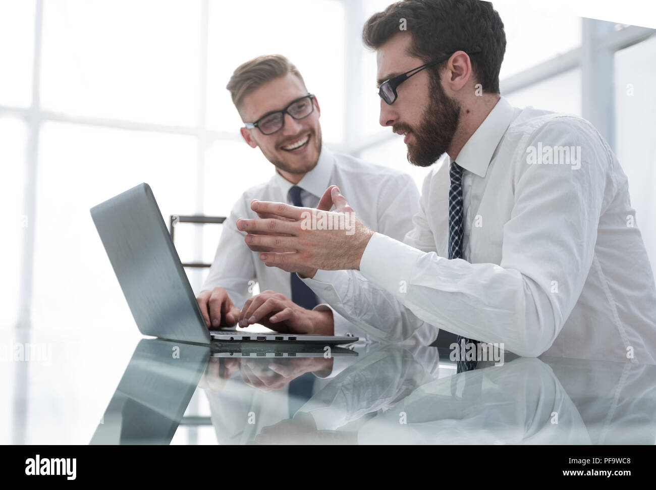 smiling employees at the Desk in the office Stock Photo - Alamy