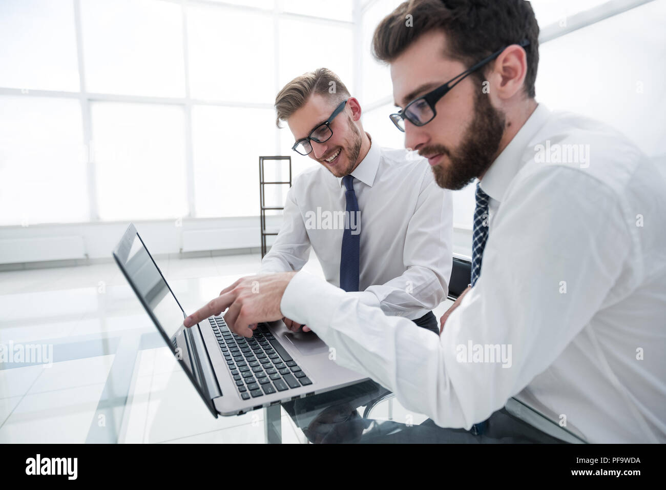 smiling employees at the Desk in the office Stock Photo - Alamy