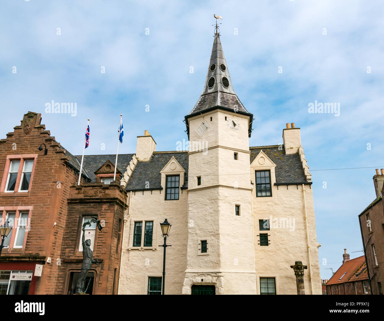 Old fashioned town centre hi-res stock photography and images - Alamy
