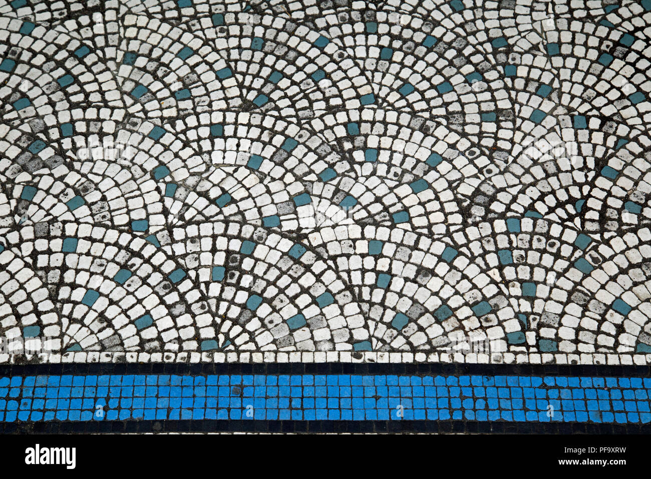 Art deco floor tiles hi-res stock photography and images - Alamy