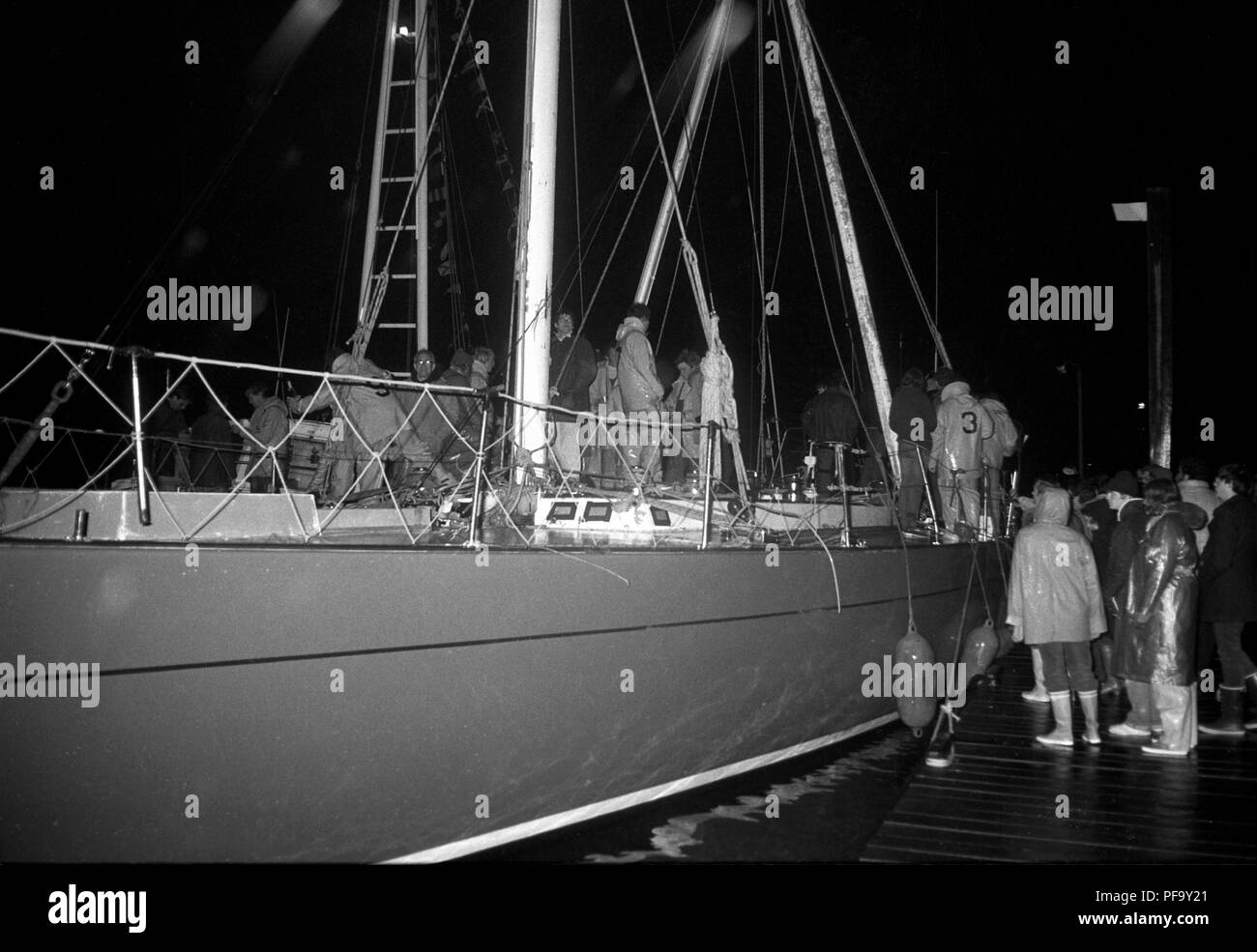 Jury rigged hi-res stock photography and images - Alamy