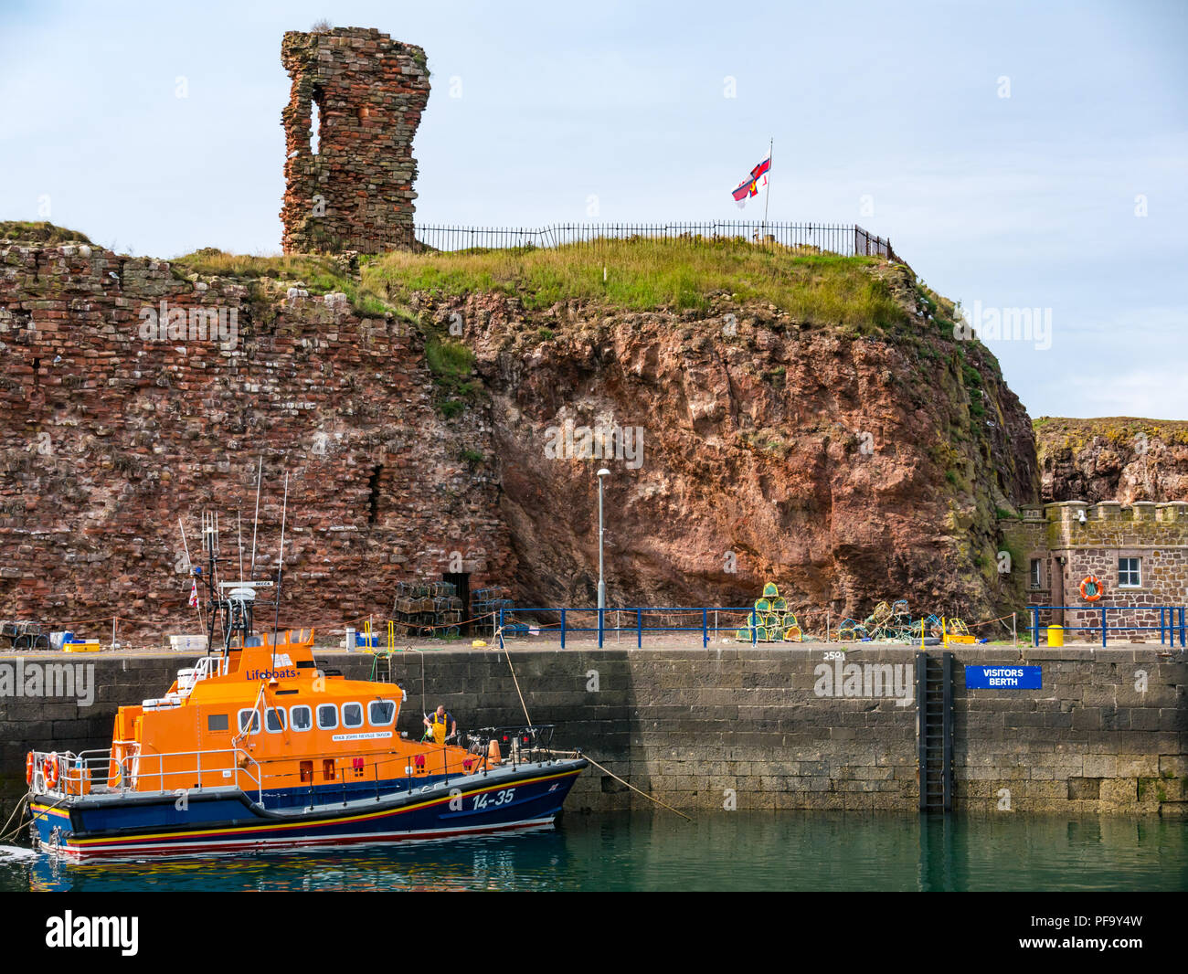 Dunbar castle hi-res stock photography and images - Alamy