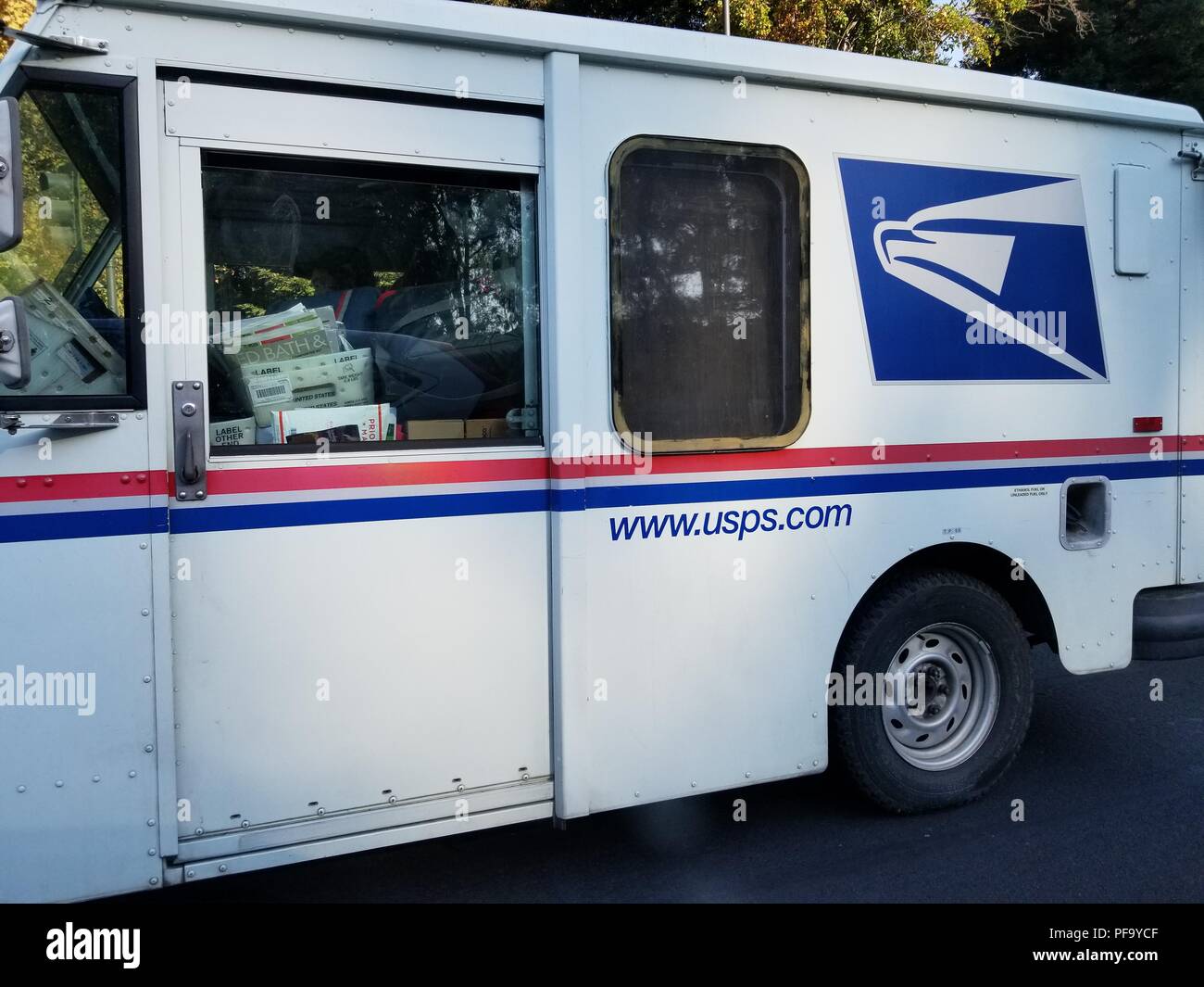 Usps mail truck hi-res stock photography and images - Alamy