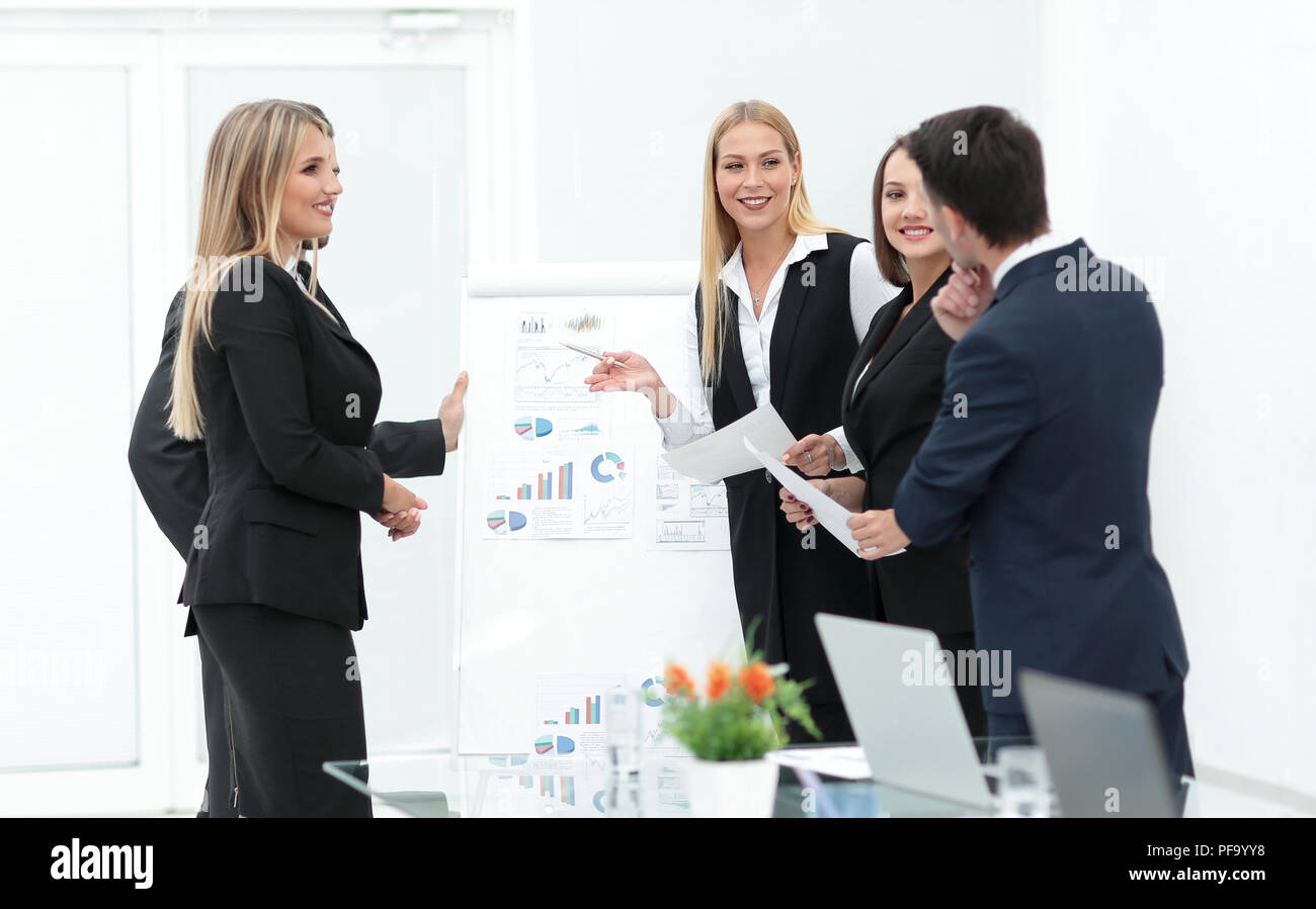 Presentation team building whiteboard hi-res stock photography and ...