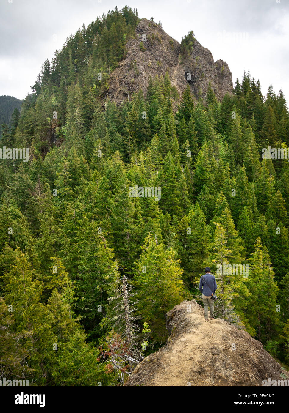 Hiker man hiking trail hi-res stock photography and images - Alamy