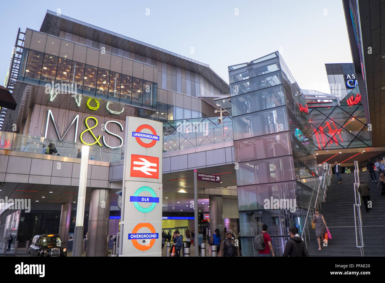 Stratford dlr station hi-res stock photography and images - Alamy