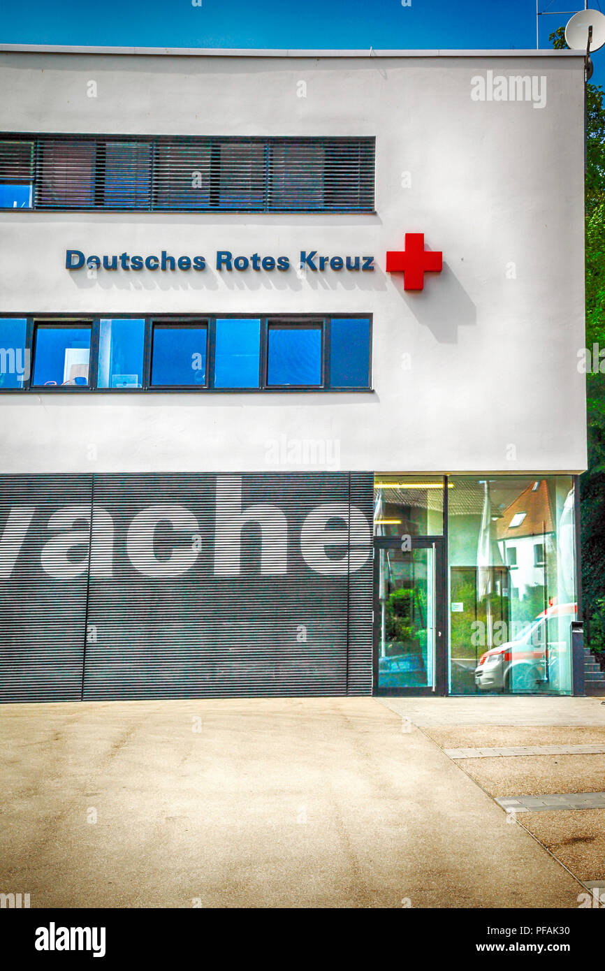 Red cross ambulance hi-res stock photography and images - Alamy