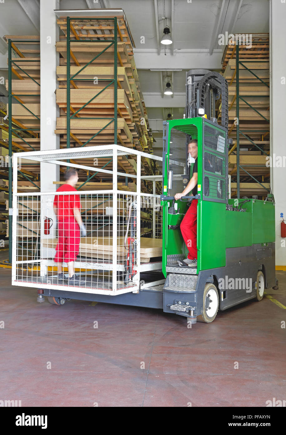 Side loader forklift hi-res stock photography and images - Alamy