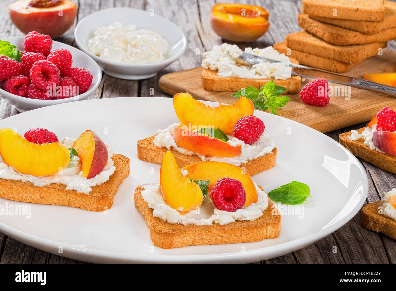 delicious summer toasts with mascarpone cheese, raspberry and peach ...