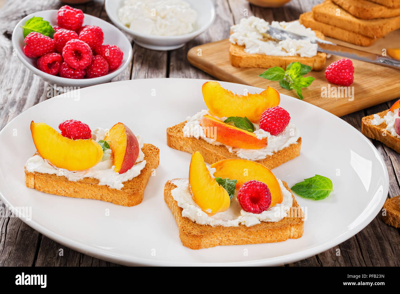delicious summer toasts with mascarpone cheese, raspberry and peach ...