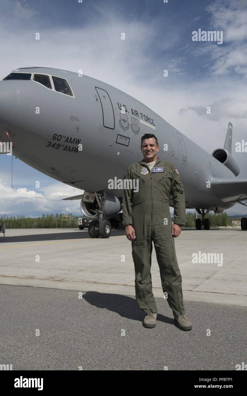 U.S. Air Force Master Sgt. Scott Dillinger, 6th Air Refueling Squadron ...