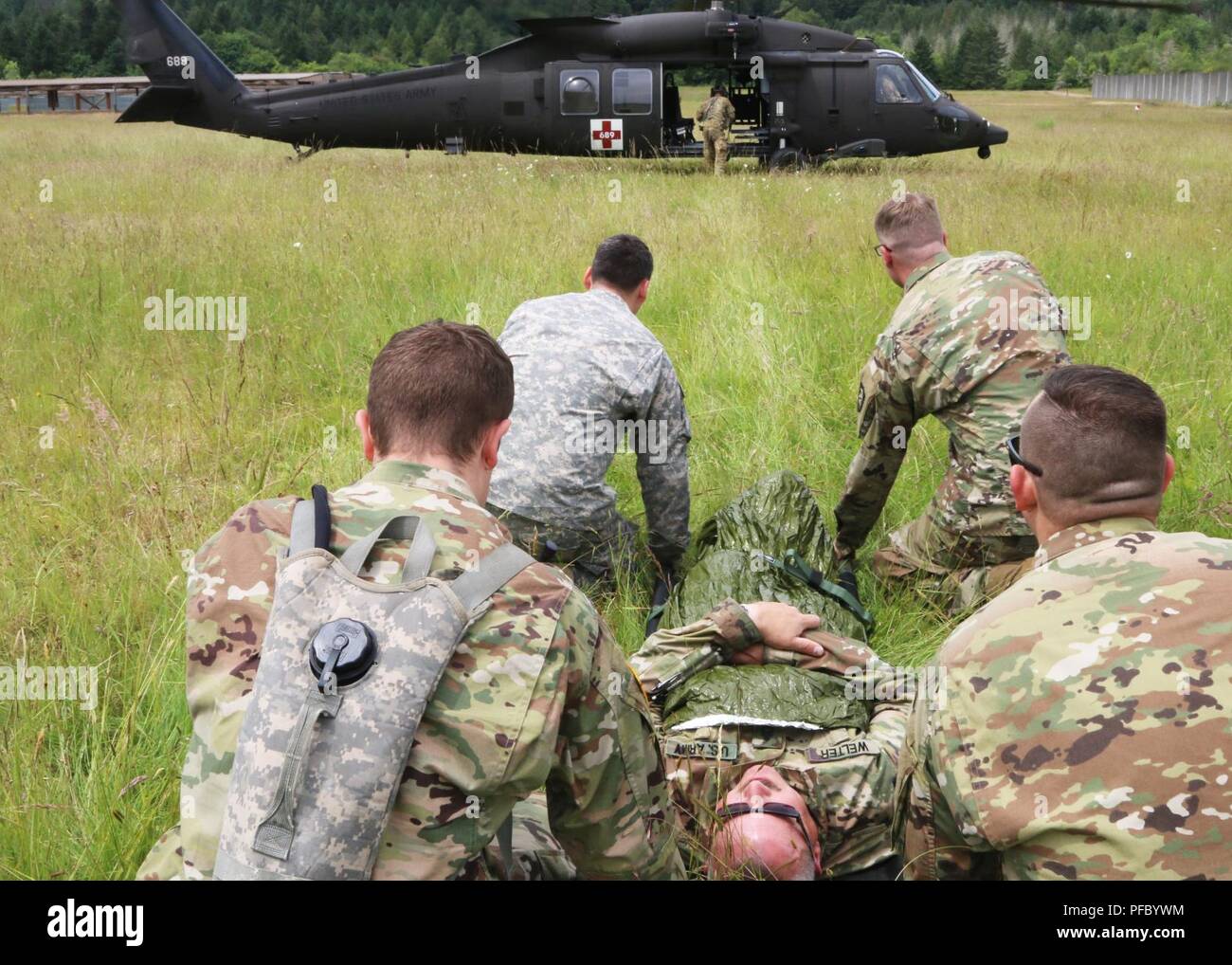 Oregon Army National Guard Soldiers with Headquarters and Headquarters ...