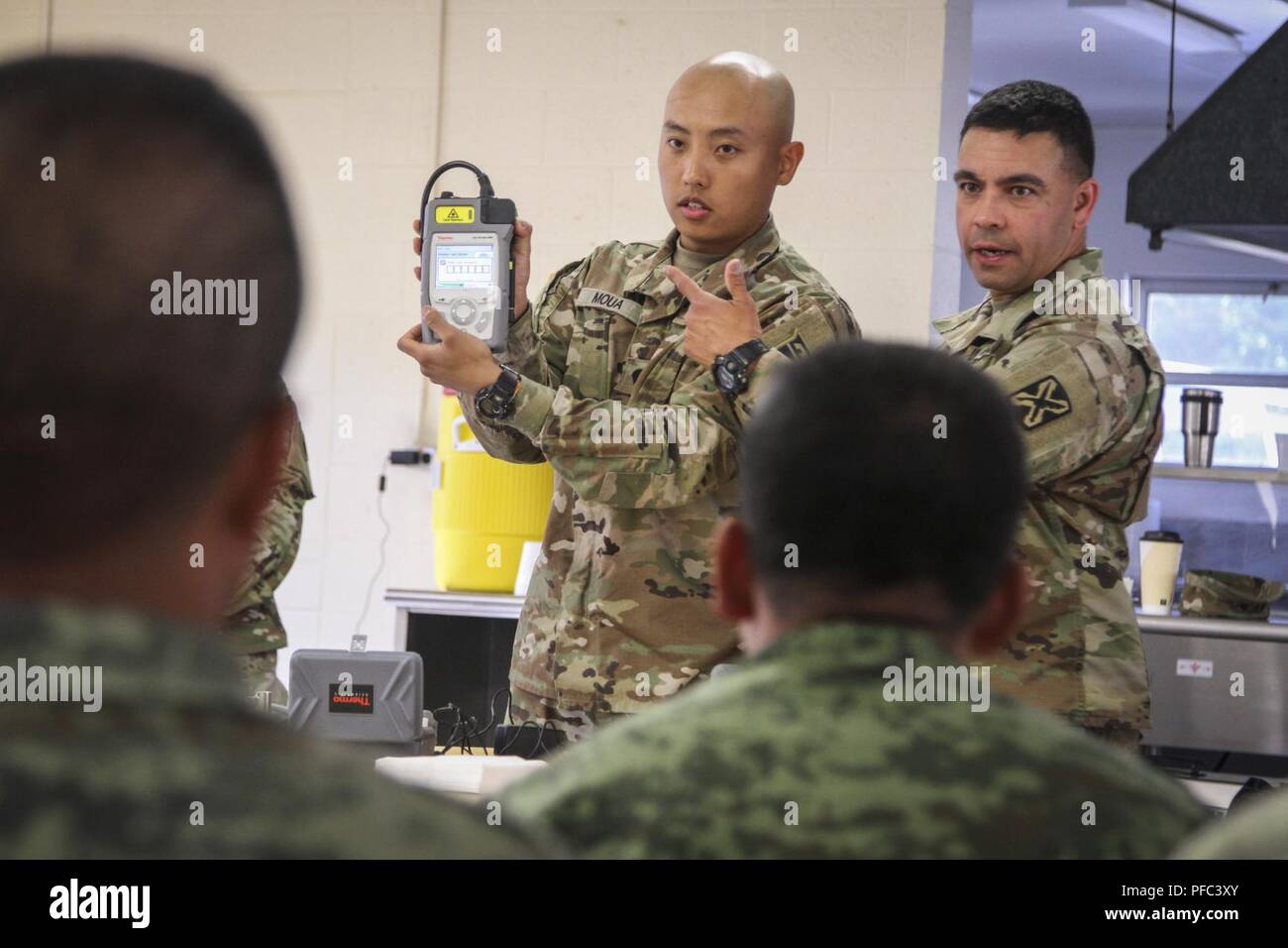 472nd military police hi-res stock photography and images - Alamy