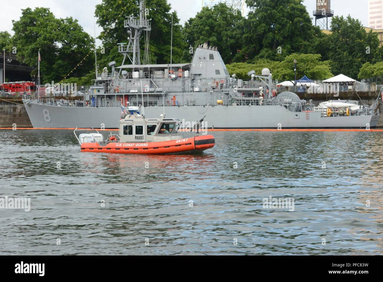 Members of the Maritime Safety and Security Team 91101 out of Seattle ...