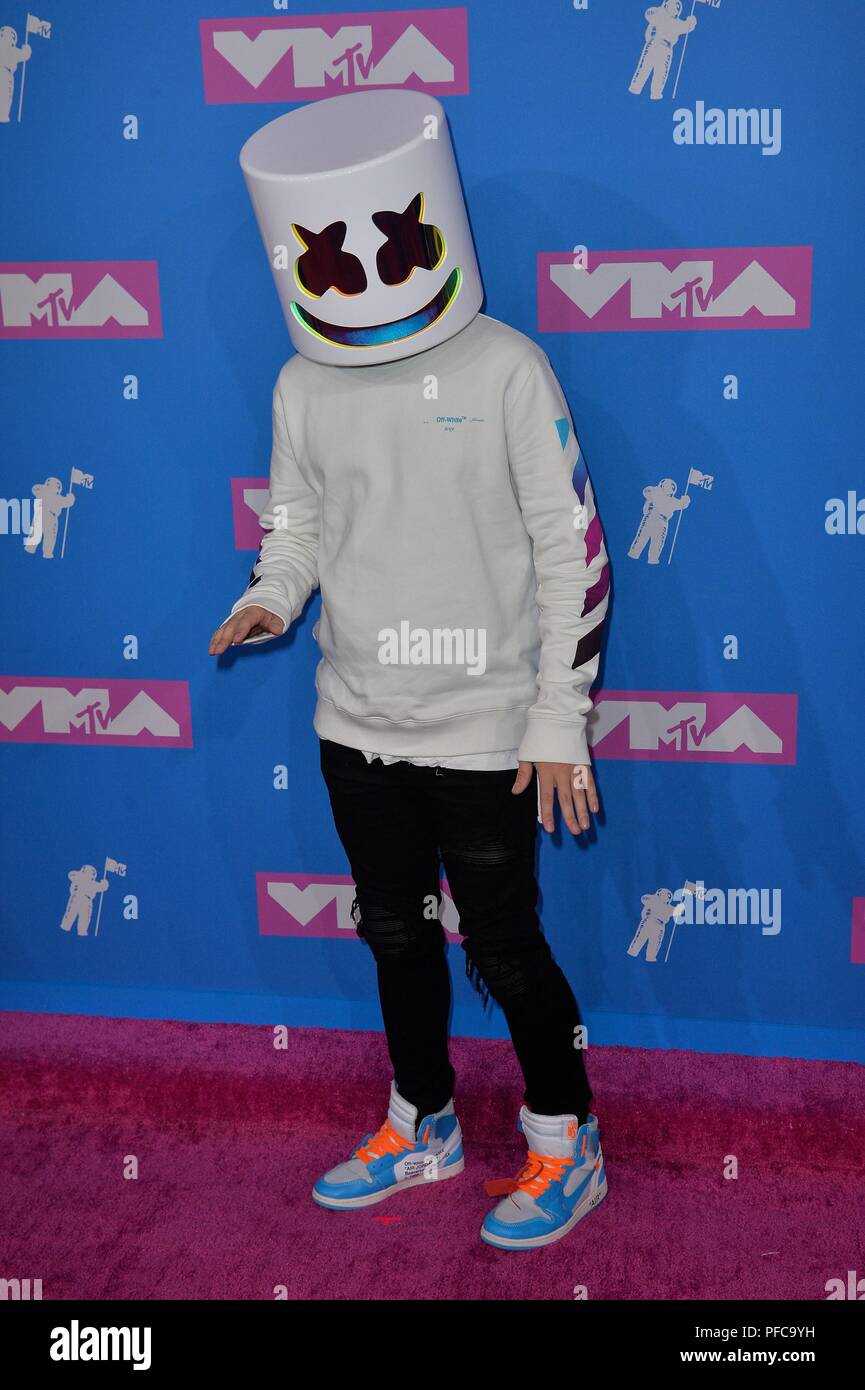 Marshmello dj hi-res stock photography and images - Alamy