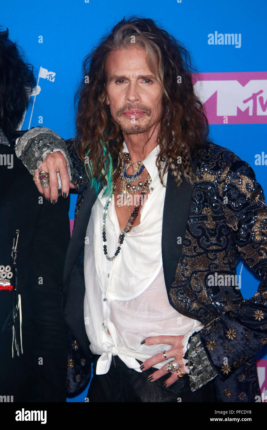 Steven tyler arriving to hi-res stock photography and images - Alamy